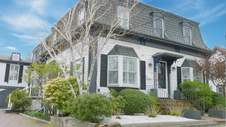 Ellery Hotel ~ Deluxe Queen - Provincetown, MA