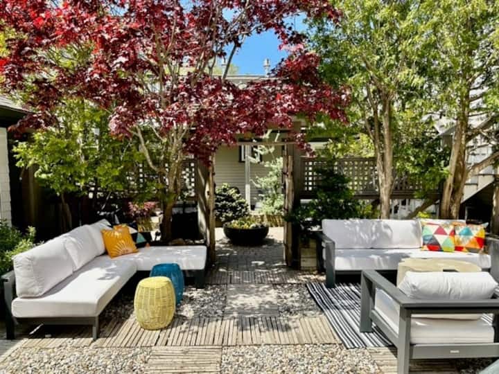 Ellery Hotel ~ Deluxe King - Provincetown, MA