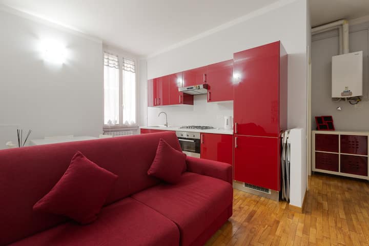Guesthost - M3 Lodi Trendy Red Apartment - Milano