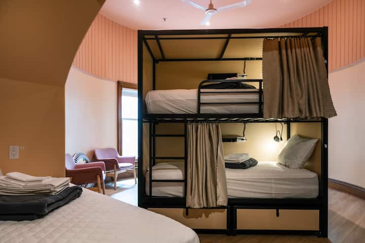 Qbeds Auberge Jeunesse - Dortoir Femmes 11 Lits - Quebec