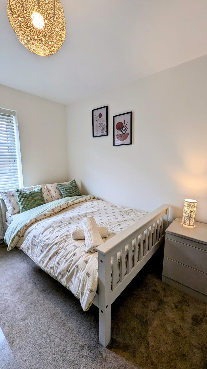Sleek Family Haven Shared Living - Barnsley