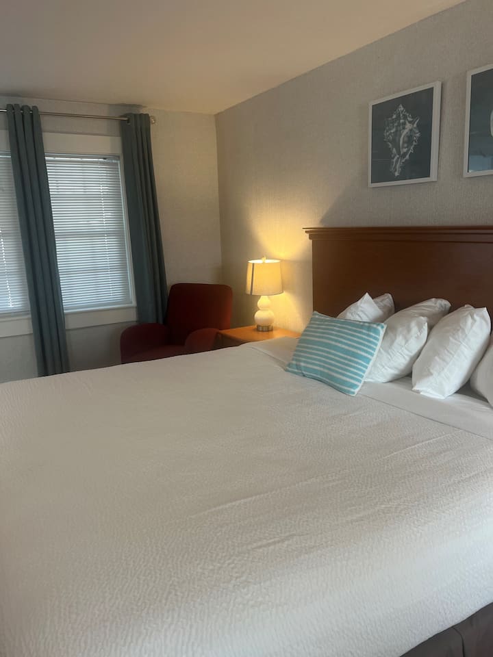 Hyannis Inn ~ Standard King - Barnstable, MA