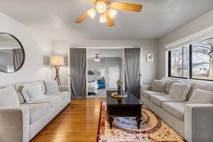Owasso Home/ 5 Beds 2 Bath/ King - Owasso, OK