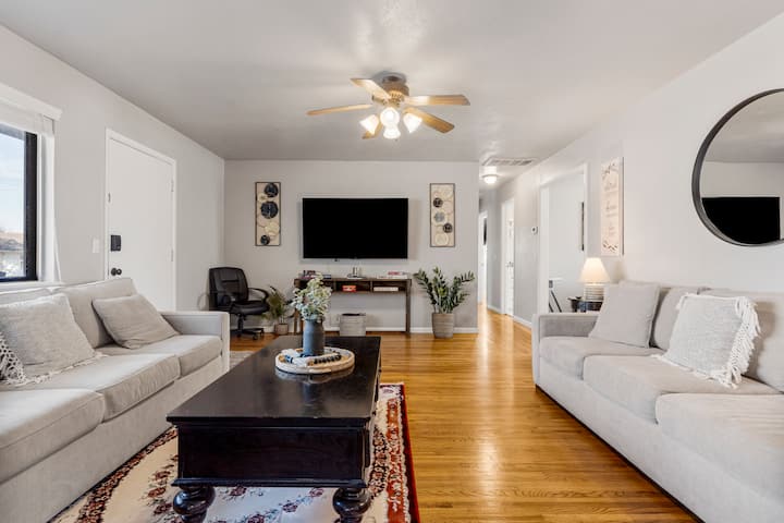 Owasso Home/ 5 Beds 2 Bath/ King - Owasso, OK