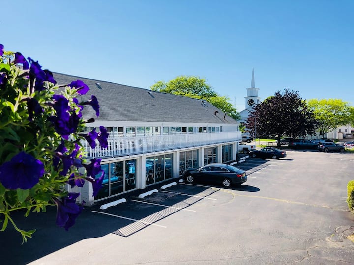 Hyannis Inn ~ Standard Queen - Barnstable, MA