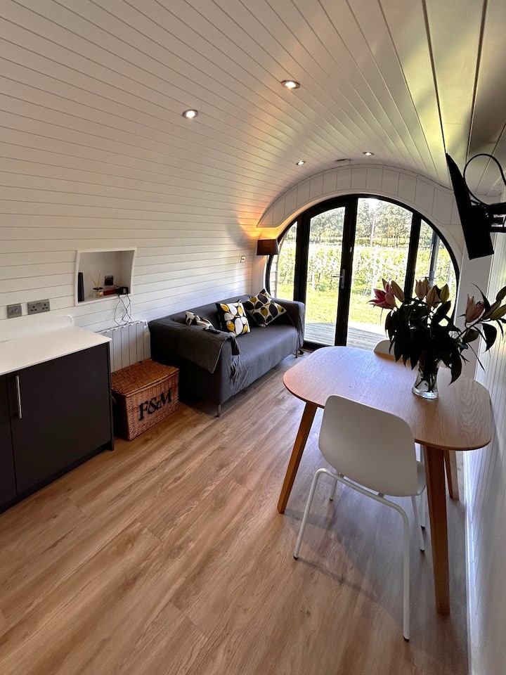 Tranquil Vineyard Escape For Two - 埃塞克斯