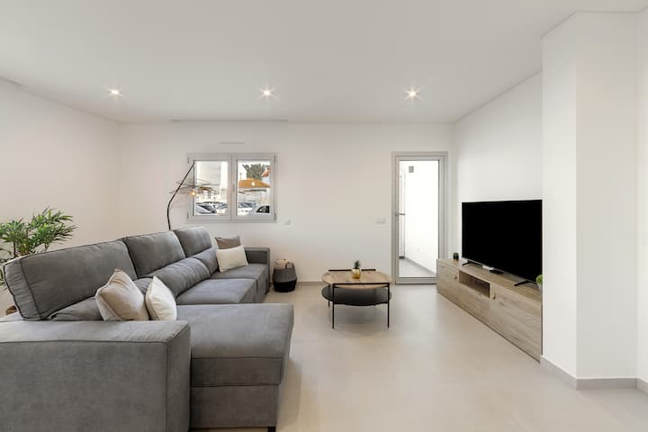 Nazaré Coast - Central Apartment W/ Pool & Parking - Nazaré