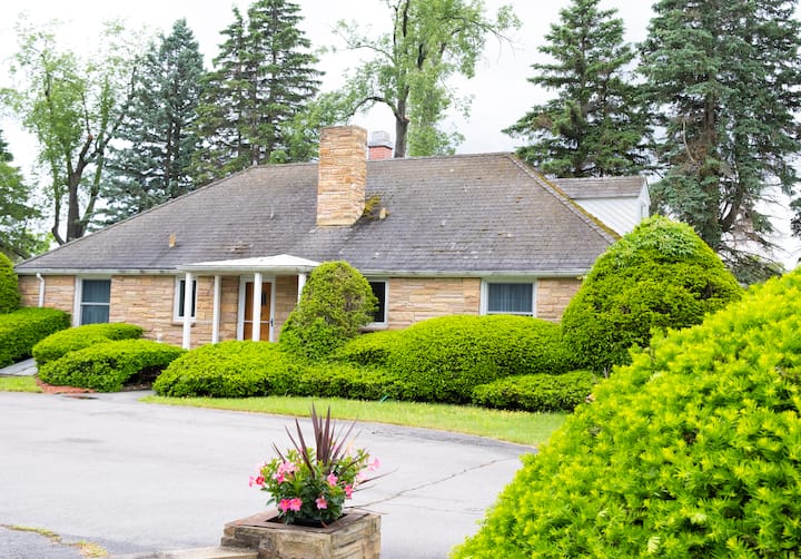 The Gate Lodge At Mason Manor - Corfu, NY