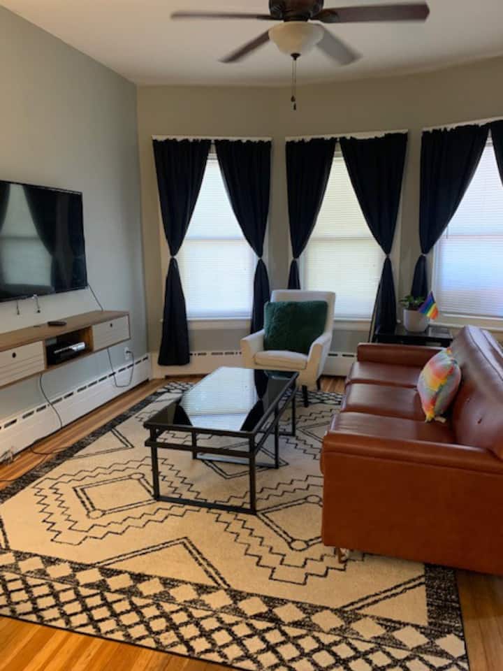 Cozy Home In Heart Of Albany - Albany, NY