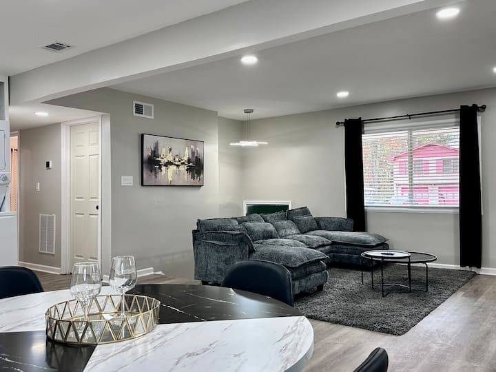 Modern 2br | Stylish Retreat (Unit A Upstairs) - Atlanta, GA