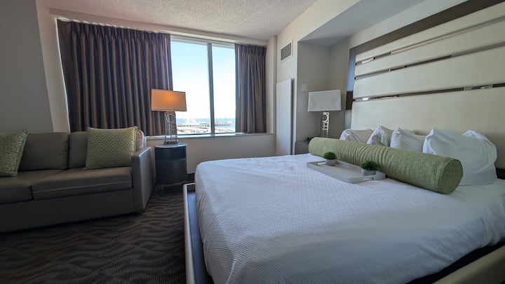 Ocean & City Views | King Bed - Atlantic City, NJ