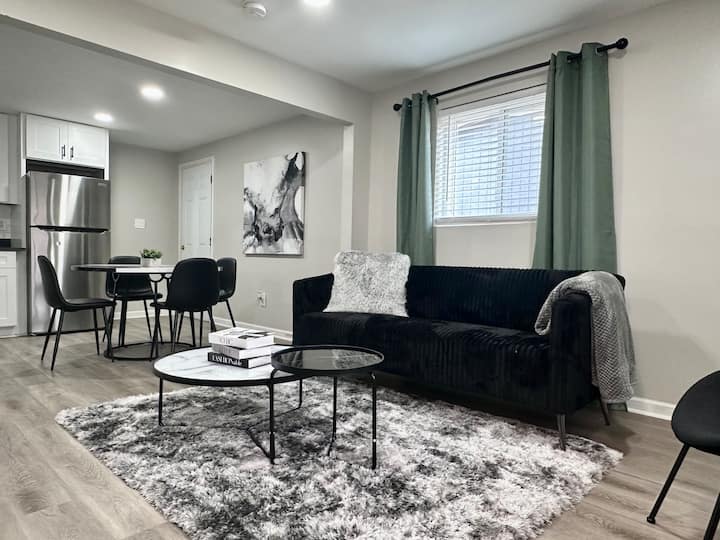 Modern 2br | Stylish Retreat (Unit B Downstairs) - Atlanta, GA