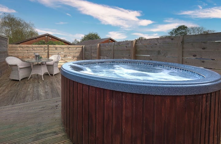 Cosy Lodge With Hot Tub (#7) - Ripon