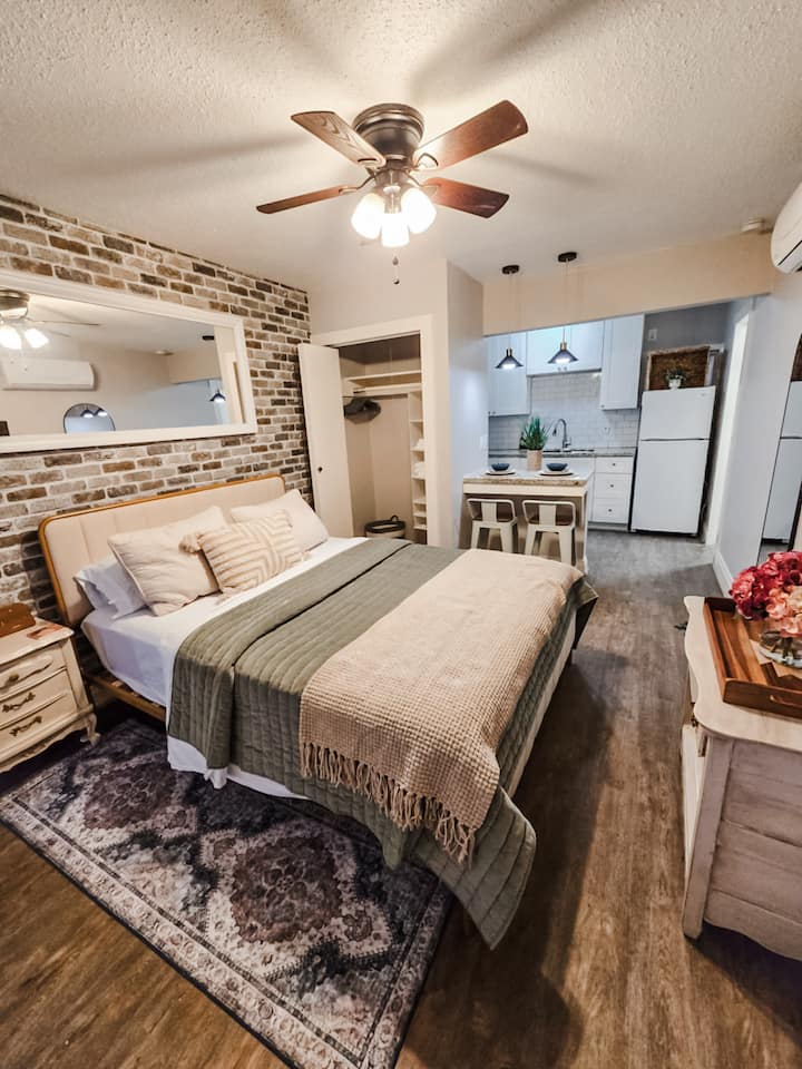 Private And Cozy Heights Studio - Houston