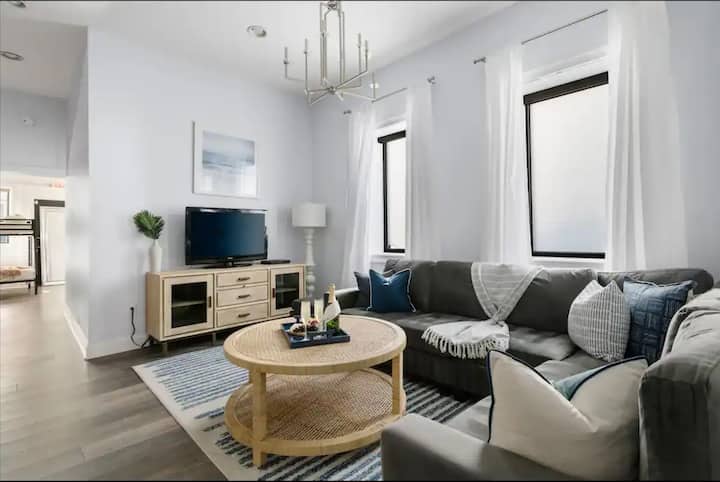 8 Bedroom - Close To King Street - With Parking! - Charleston, SC