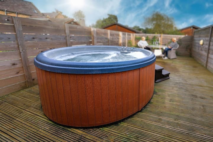 Cosy Lodge With Hot Tub (#8) - Ripon