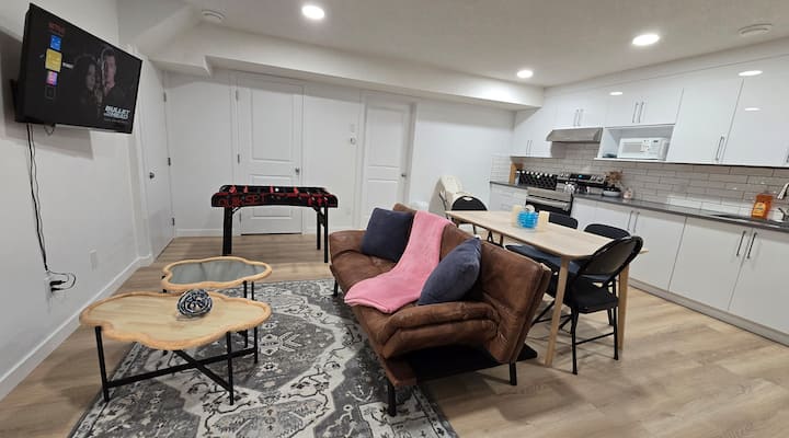 Lakeview Guest Suite South Edm - カナダ エドモントン