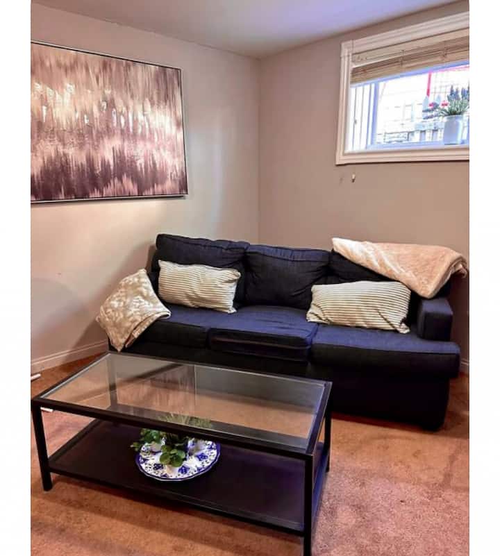 Cozy Basement Suite | Sleeps 4 - Edmonton