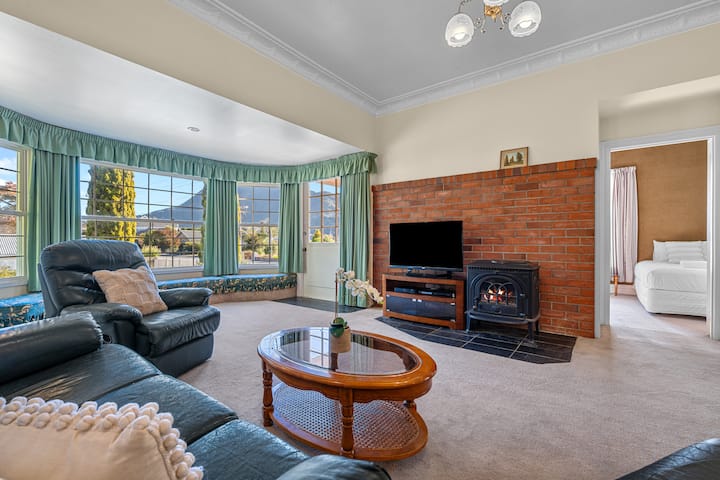 Three Bedroom Villa - Picton
