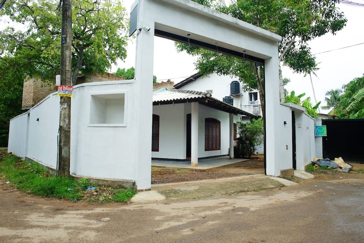 Gallivant Resort - Mirissa - 3 Bedroom House - Mirissa