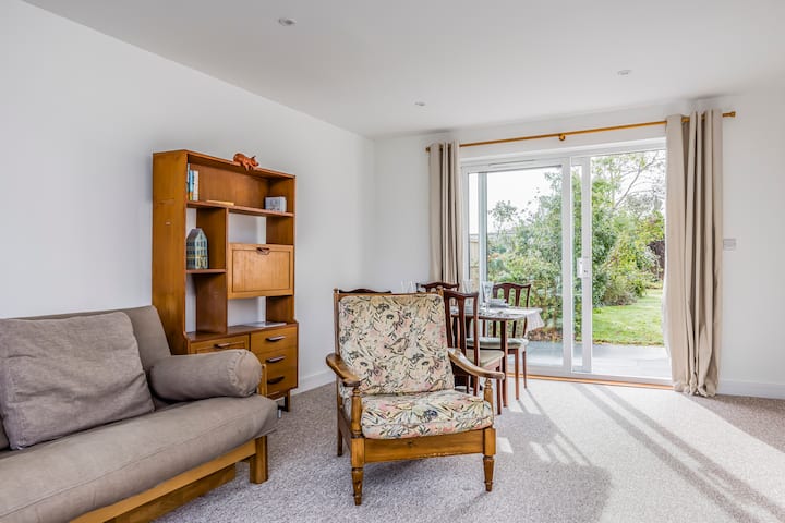 Charming Hayling Home With Garden | Pass The Keys - Emsworth
