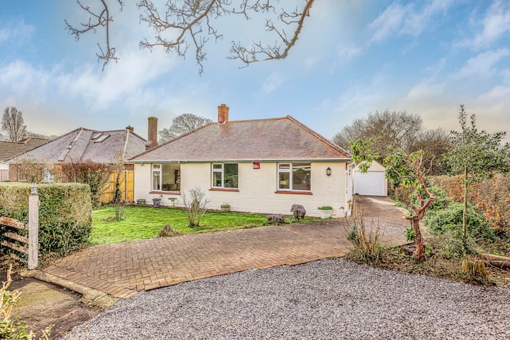 Charming Hayling Home With Garden | Pass The Keys - Emsworth