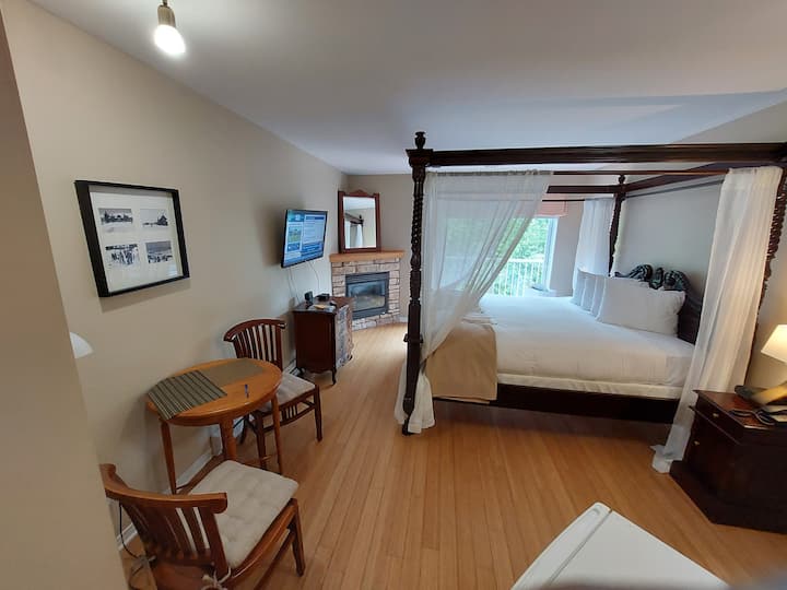 Loft-baldaquin-hotel St Sauveur - Saint-Sauveur