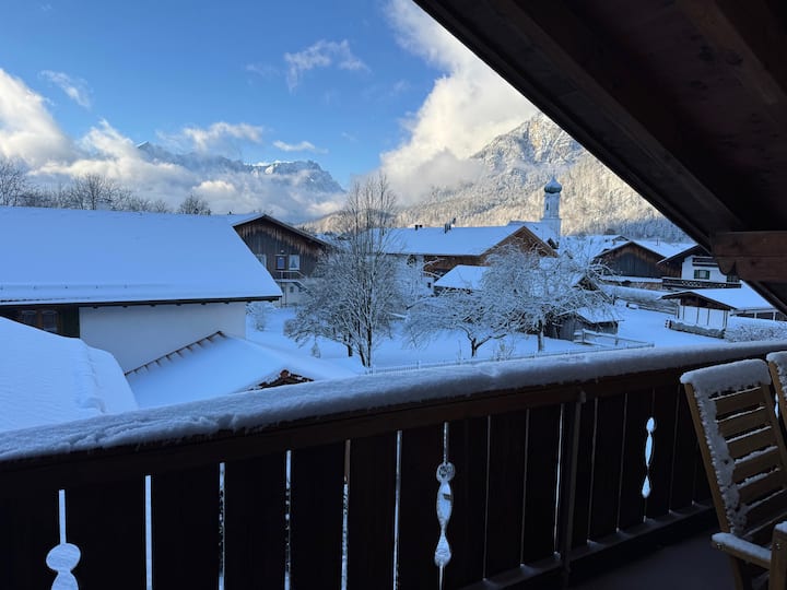 Dachgeschosswohnung Mit Traumhaftem Zugspitzblick - Farchant