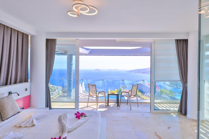 Kalkan Merkezde Manzaralı Villa - Kalkan