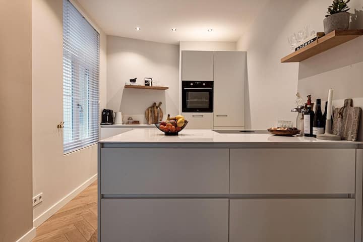 Spacious 3 Floor Canal House In Central Amsterdam - Amsterdam