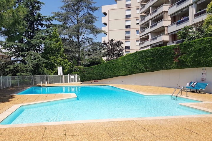 Corniche Fleurie - Piscine - Aéroport de Nice Côte d'Azur (NCE)