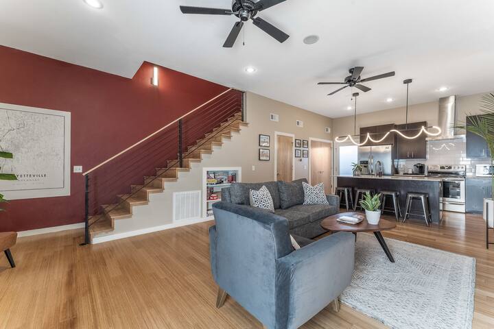 The Fayyard Condo     
 *Close To Everything! - Fayetteville, AR