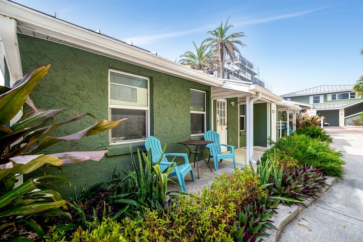 Beach Access Bungalow | Bbq, Pet Friendly, Beach! - Indian Rocks Beach