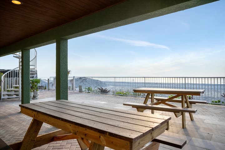 Family Beachfront Condo Direct Ocean View! Pets Ok - Indian Rocks Beach, FL