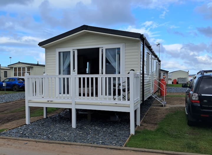 New Pet Friendly 4 Berth Caravan - Barmouth