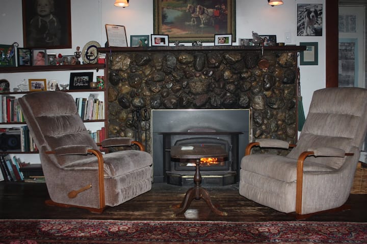 Rustic Red Cabin - Hornby Island