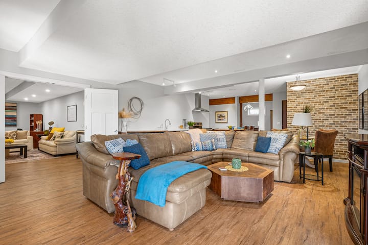 Suite Tlc: Your Luxe Retreat - Strathmore