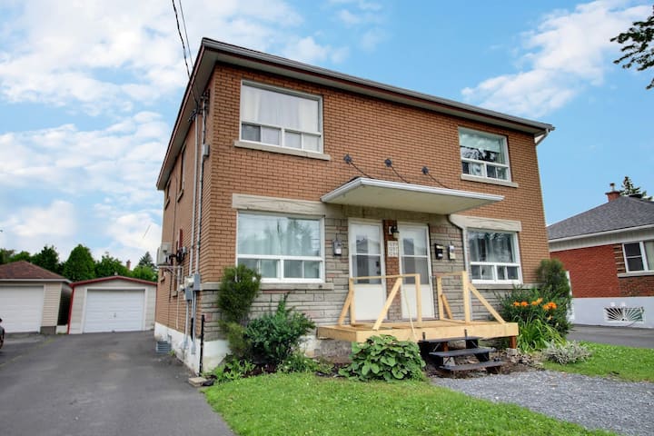 Maison 3 Chambres Avec Cour - Longueuil