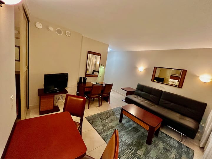 Awesome Condos In The Heart Of Waikiki Beach - Honolulu