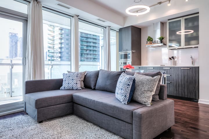Modern 2br With Stunning Cn Tower & Lake View - Toronto