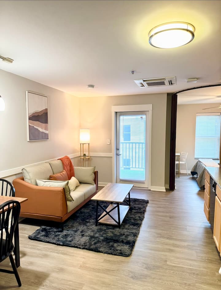 New! Cozy Oasis W/ Free Parking - University Heights – Indianapolis
