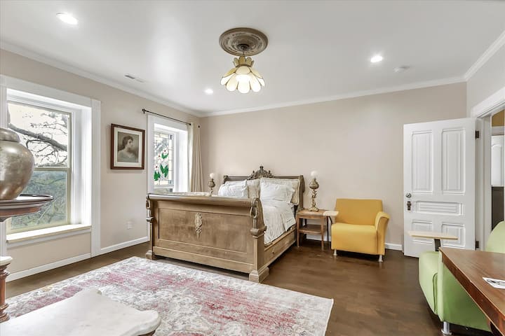 A Castle Chamber W/ Bedroom/bathroom At Vineyard - Nella Terra Cellars, Sunol