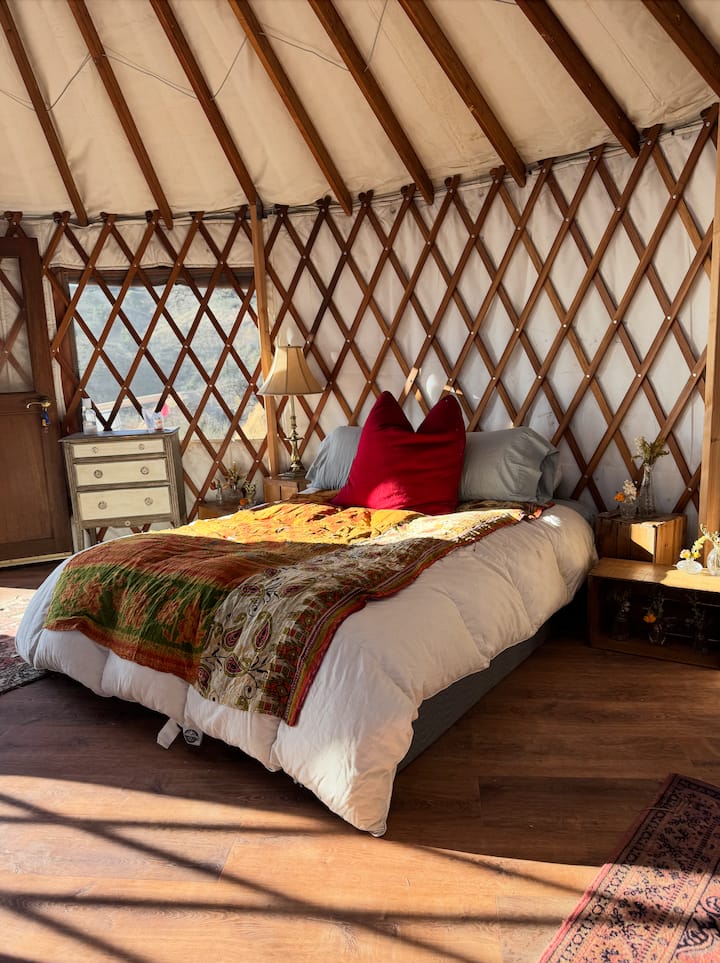 The Sky Yurt - El Capitán State Beach, Goleta