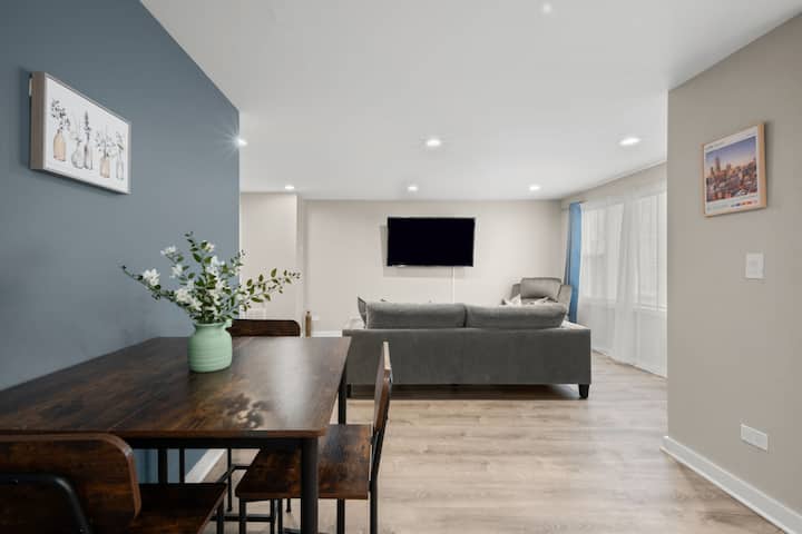 3-level Townhome Near Soldier Field And Downtown - Chicago, IL