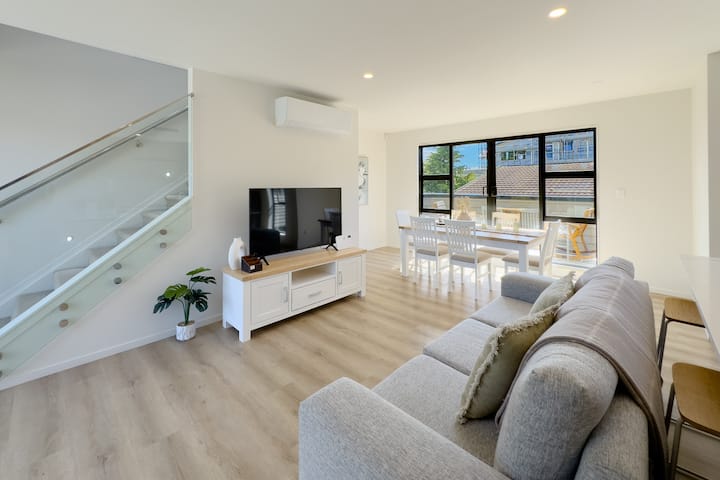 4bs Newly Built Spacious Townhouse In Forrest Hill - Auckland