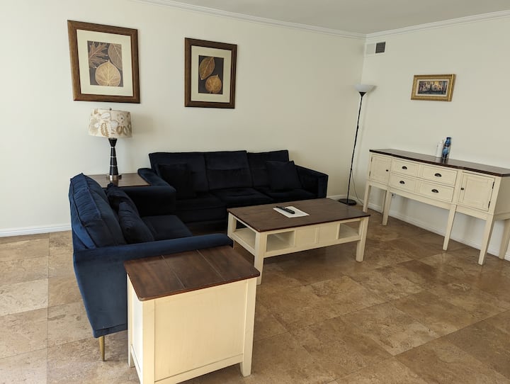 A Condo, 4 Blocks To The Beach - Santa Monica, CA