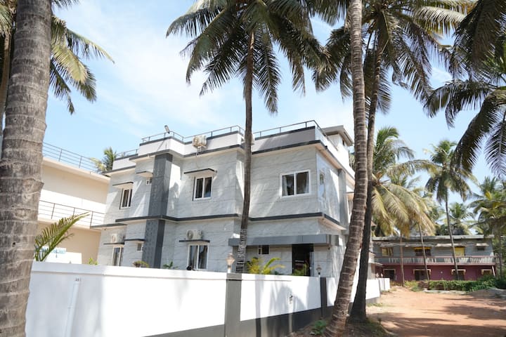 Deluxe Ac Room At Amani Beach - Murdeshwar