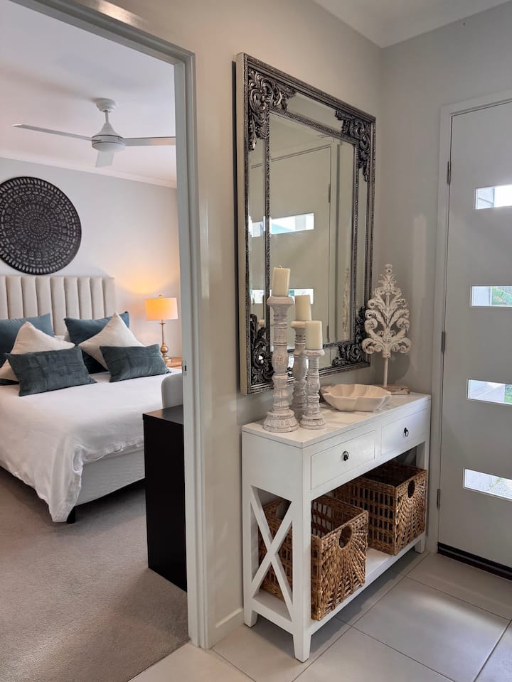 Breeze & Comfort B&b - Glass House Mountains