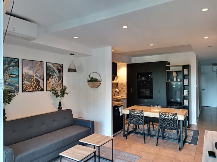 Détente Bord De La Méditerranée - Aigues-Mortes