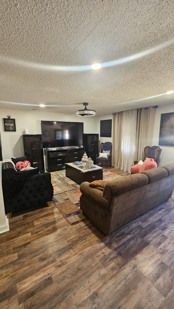 Comfy House! The Perfect Getaway - Chesapeake, VA